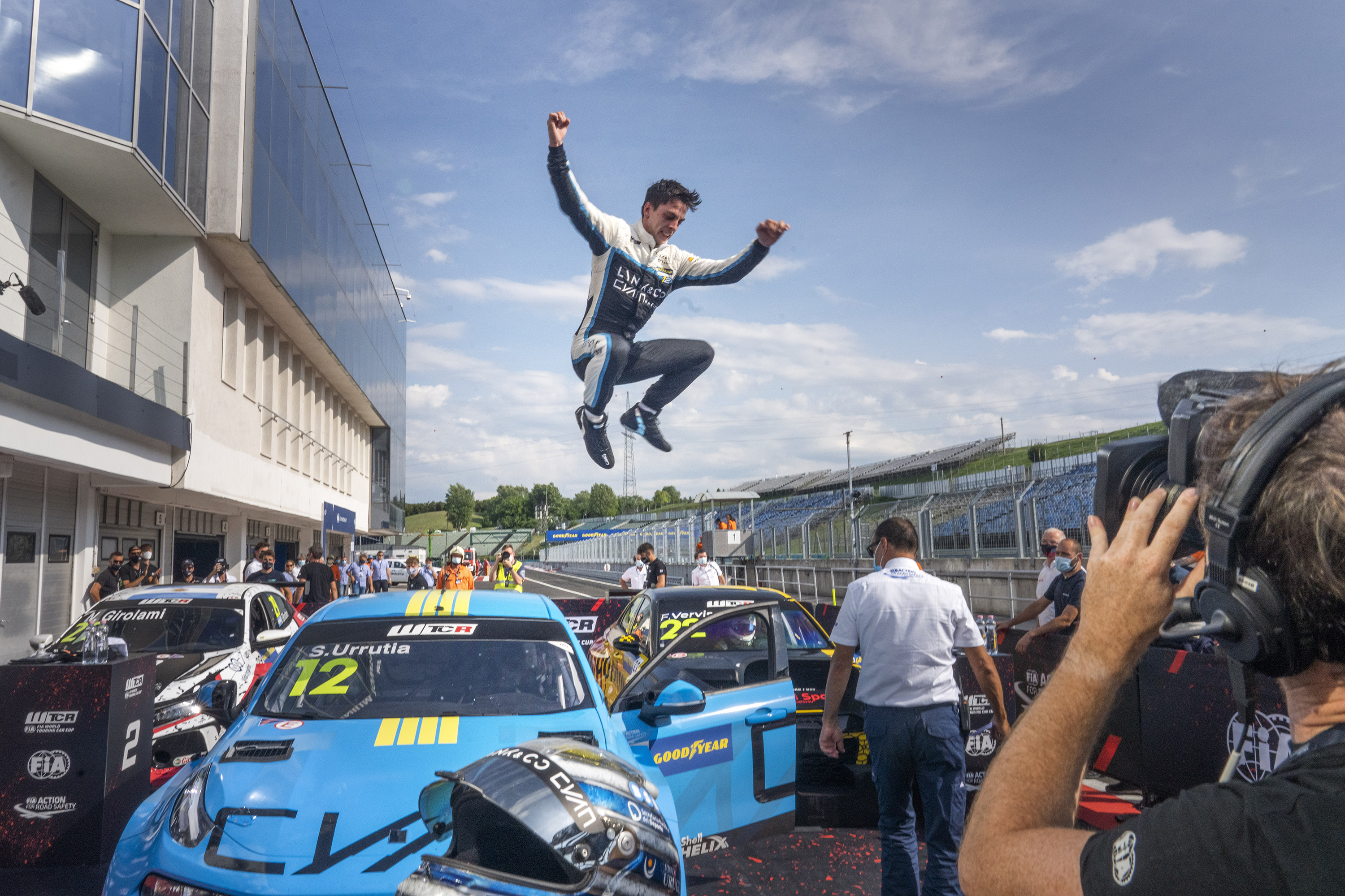 Lynk & Co Cyan Racing claims WTCR victory and points lead in Hungary ...