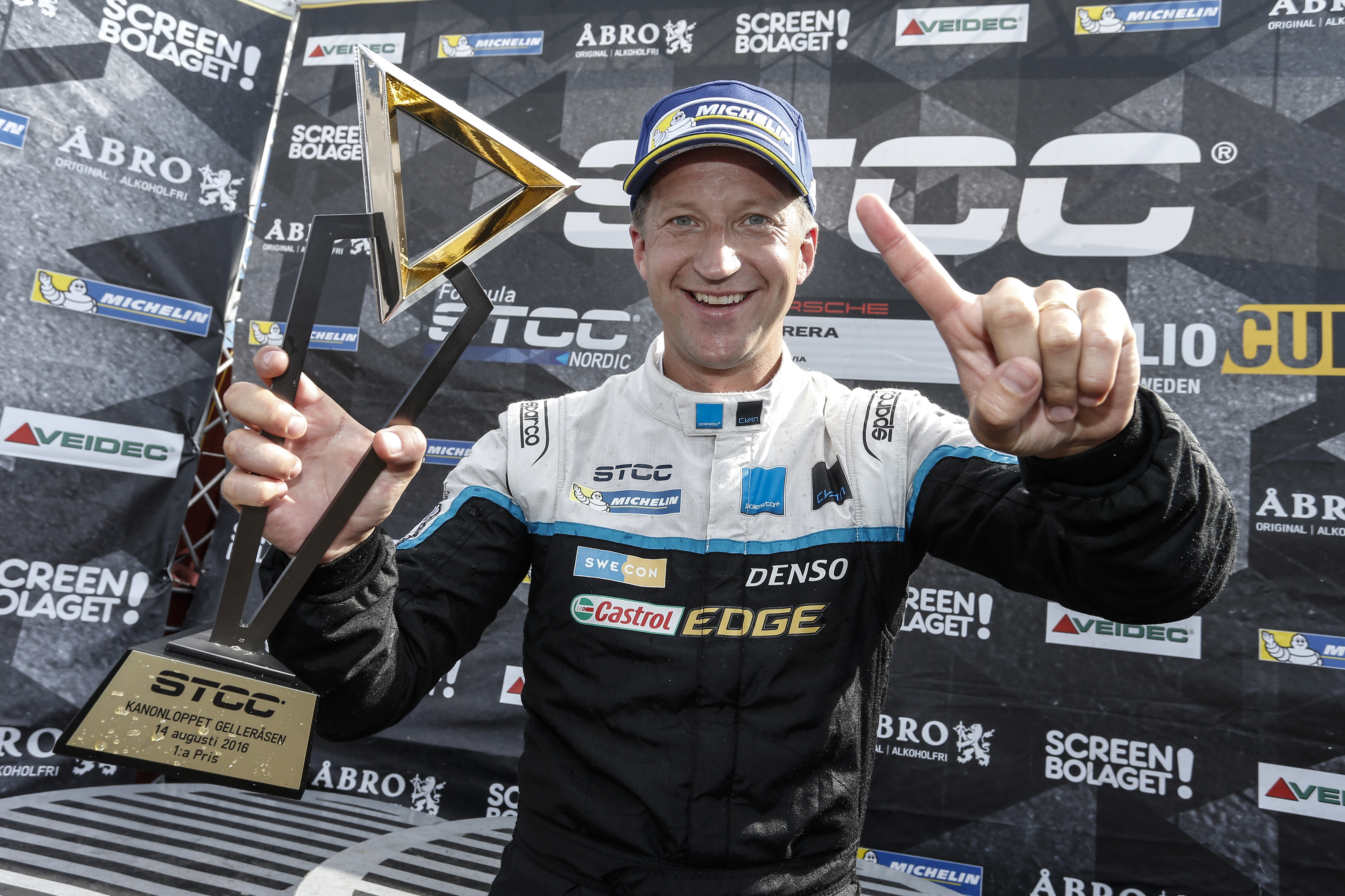 Robert Dahlgren closes STCC points gap after Karlskoga win | Cyan Racing