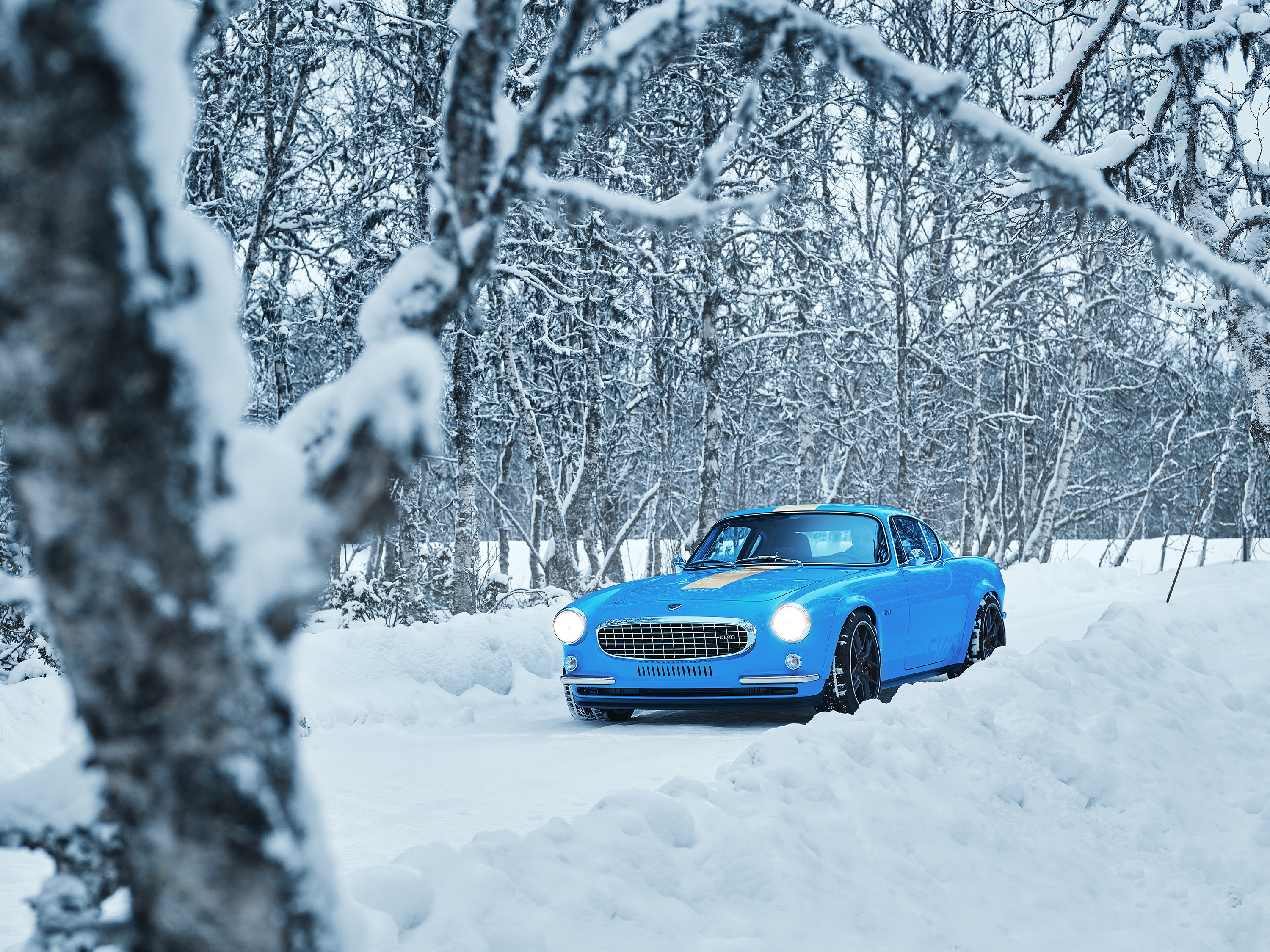 VIDEO: Back to basics with the Volvo P1800 Cyan in northern Sweden ...